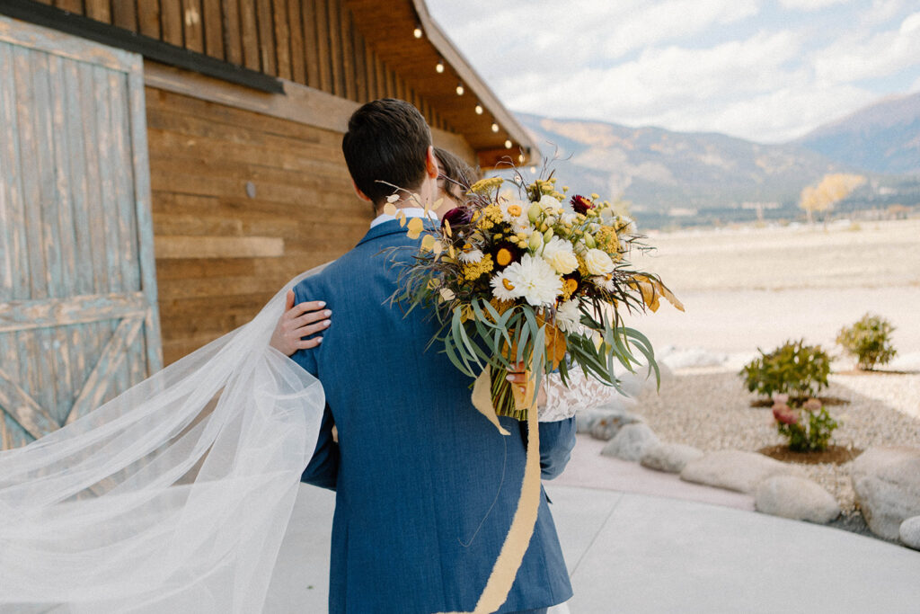 The Significance of a Hands-Off Approach in Wedding Photography ...