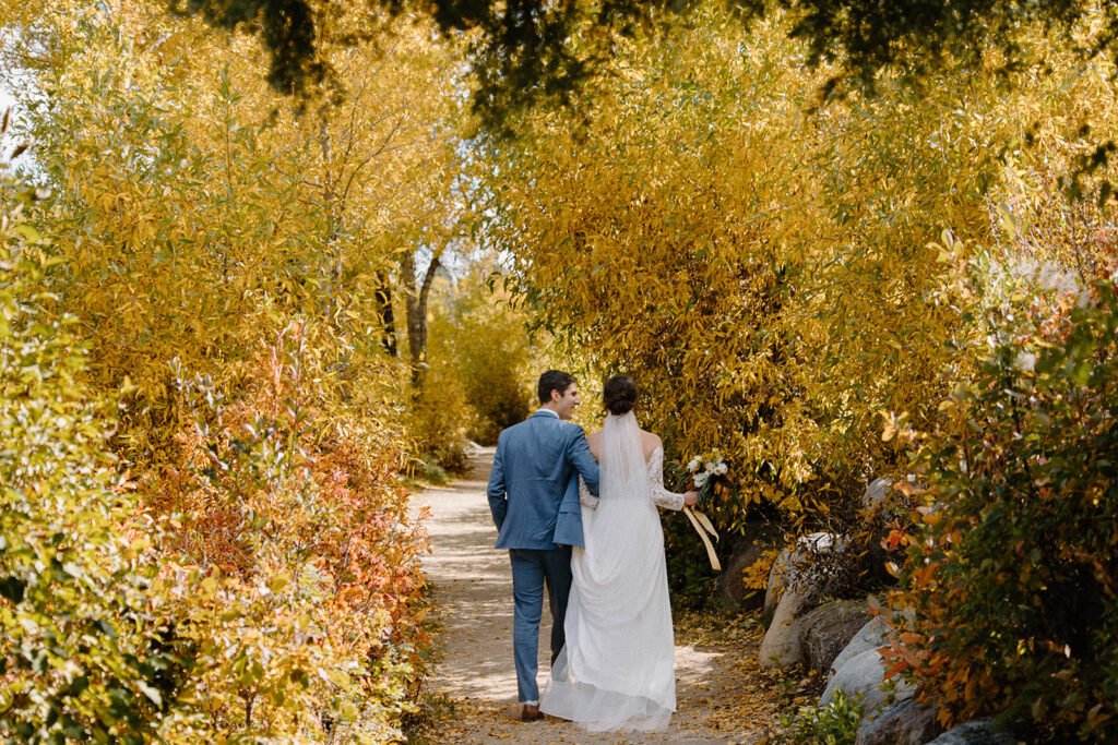 The Significance of a Hands-Off Approach in Wedding Photography ...